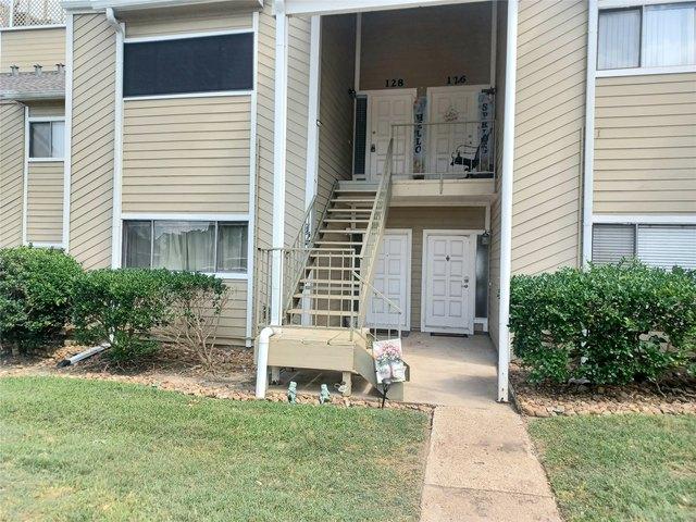 128 April Point Dr S, Conroe, TX 77356