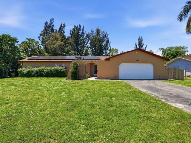 128 Barberton Rd, Lake Worth, FL 33467