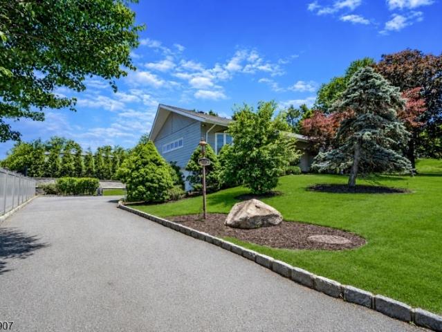 128 Beverly Rd