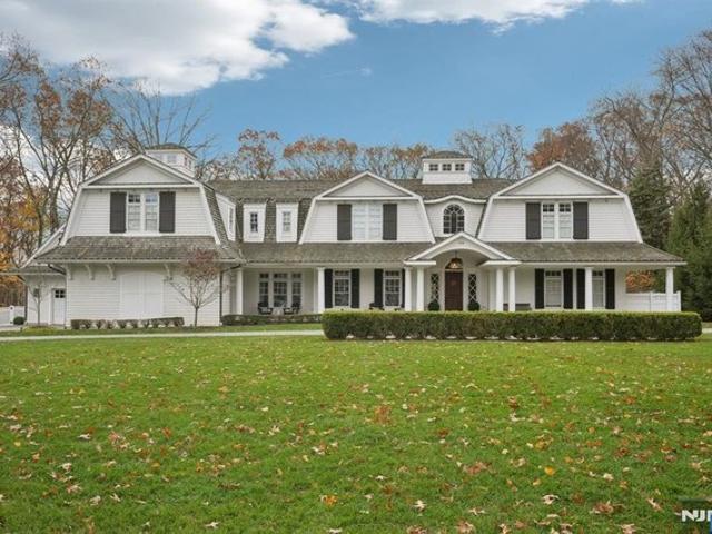 128 Birch Rd, Franklin Lakes, NJ 07417