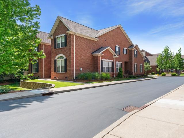128 Brilliantine Cir