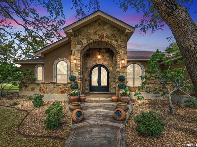 128 Bucks Ln, La Vernia, TX 78121