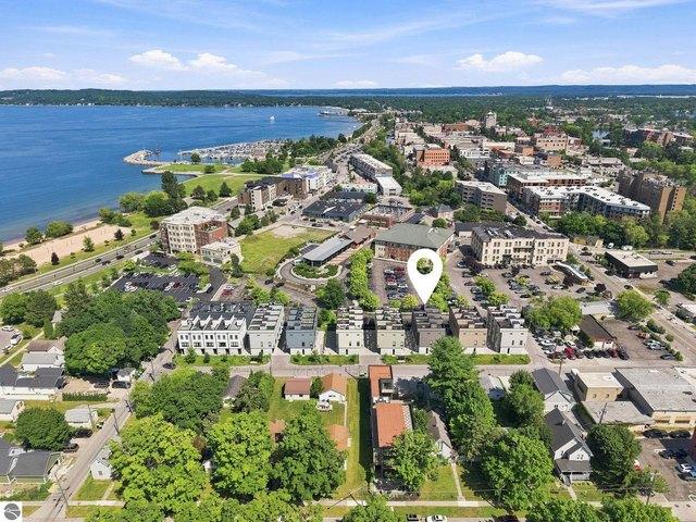 128 Gillis St, Traverse City, MI 49684