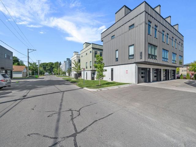 128 Gillis Street