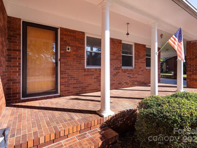 128 Greenview Dr, Kannapolis, NC 28081 | MLS #4304 | Compass