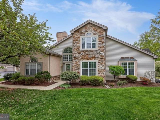 128 Greenview Dr, Lancaster, PA 17601