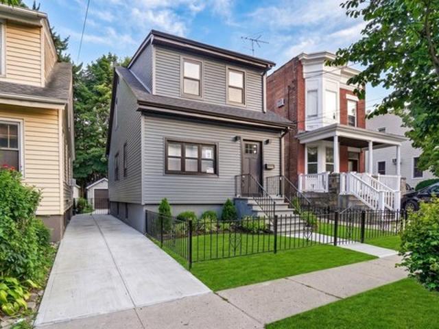 128 E 238th St, Bronx, NY 10470