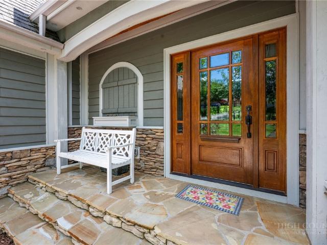 128 E Pinecrest Court