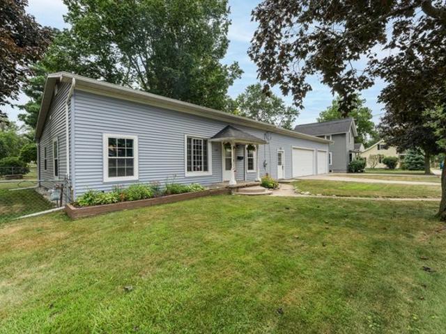 128 Floral Ave, Plainwell, MI 49080