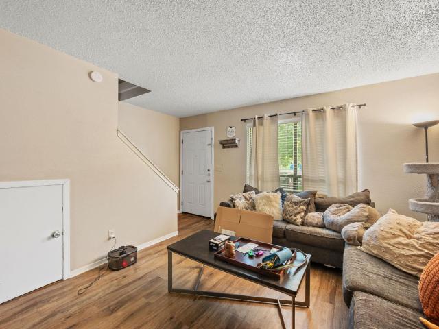 128 Hillside Dr