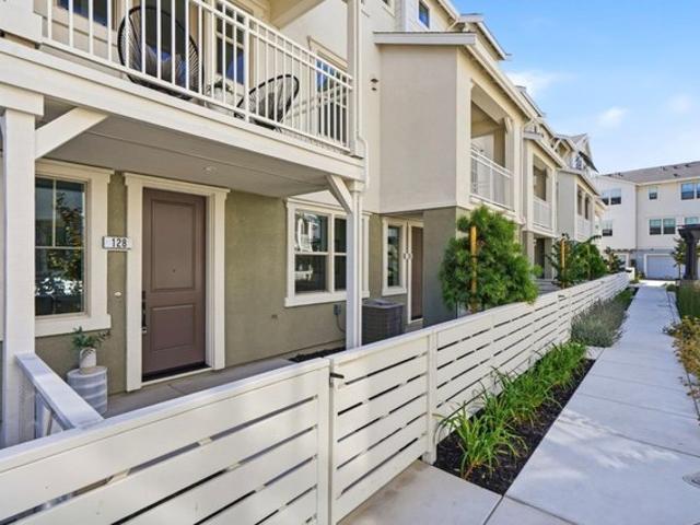 128 Oak Cir, Walnut Creek, CA 94597