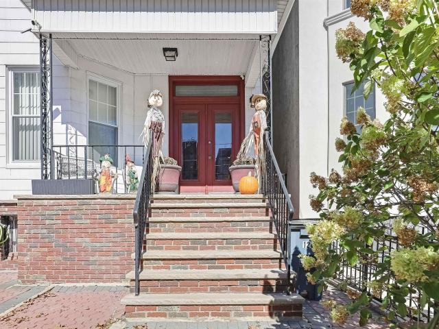 128 Oak St Unit# 2, Weehawken, US, NJ