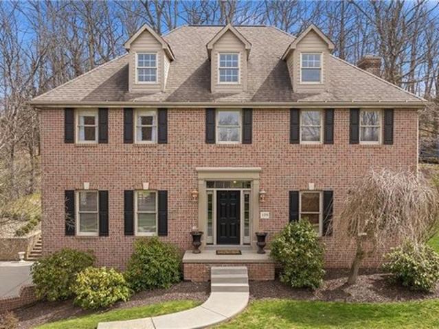 128 Oakview Dr, Cranberry Township, PA 16066