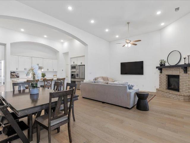 128 Lockhart Dr