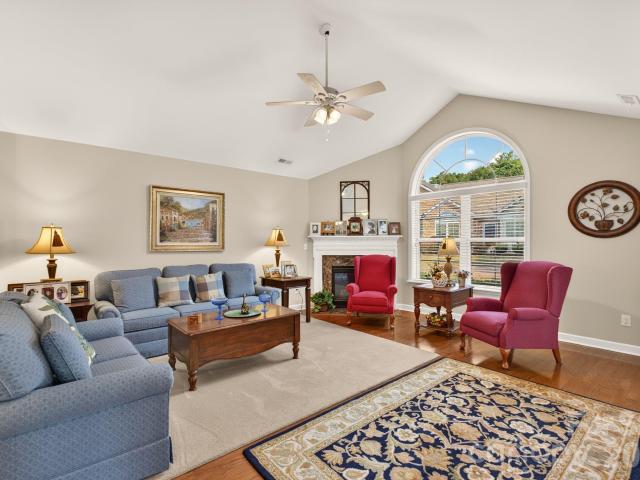128 Lone Oak Circle