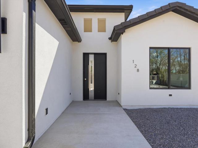 128 Los Ranchos Road NW