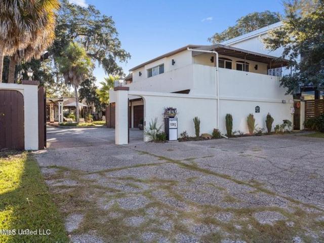 128 Lee St, Biloxi, MS 39530