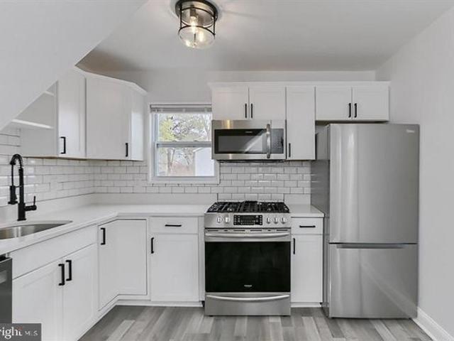 128 Martin Dr, Manassas Park, VA 20111