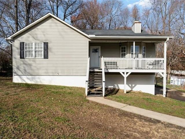 128 Meadow Wood Dr, Thomasville, NC 27360