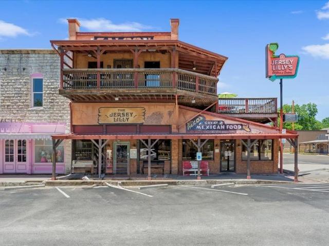 128 N Pecan Street