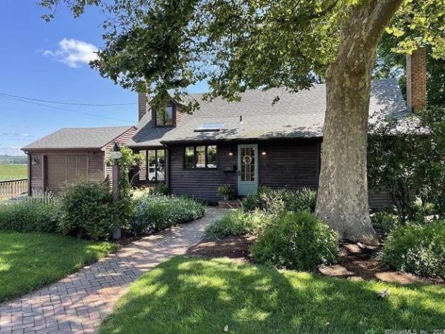 128 Norman Cir, Stratford, CT 06614