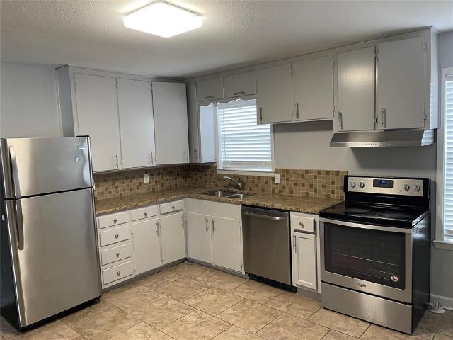 128 NE Cindy Ln, Burleson, TX 76028 | MLS #21219 | Compass