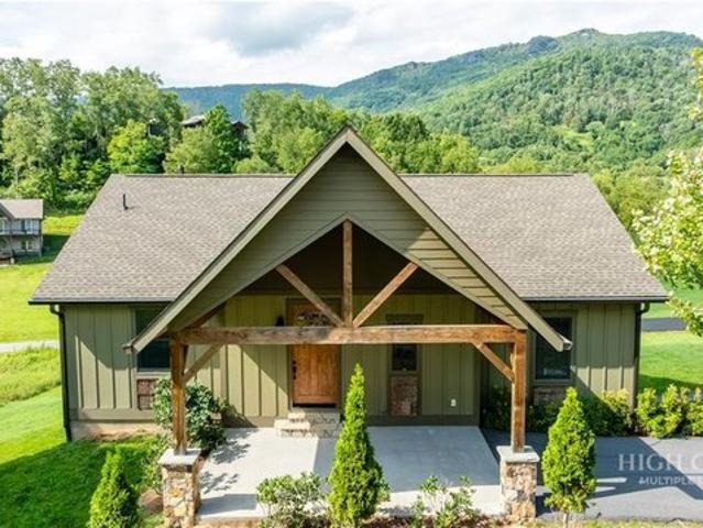 128 Snow Fox Ln, Banner Elk, NC 28604