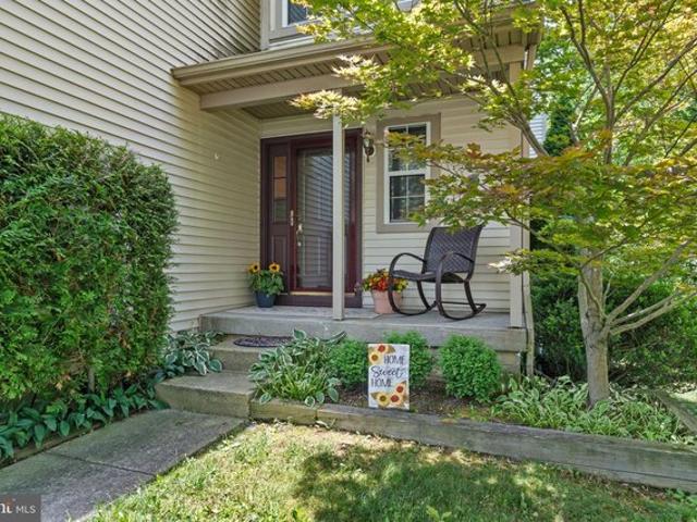 128 Sandhurst Dr, Mount Laurel, NJ 08054