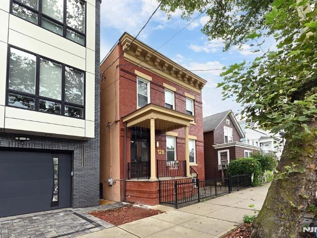 128 Sherman Place