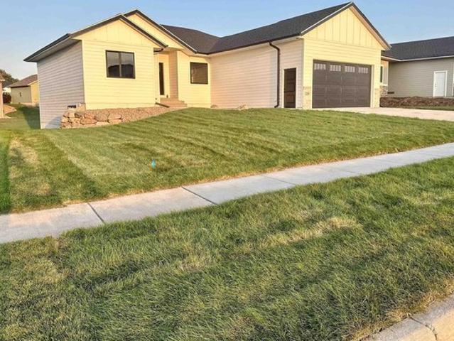 128 Skyline Dr, Valley Springs, SD 57068