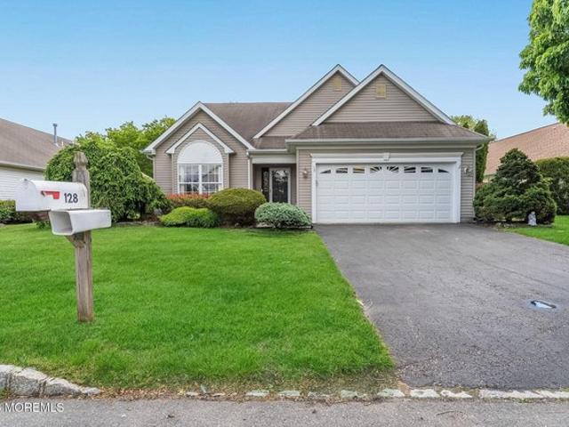 128 Skyline Dr, Lakewood, NJ 08701