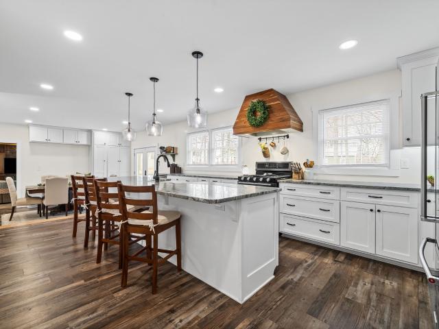 128 Sunset Cir N