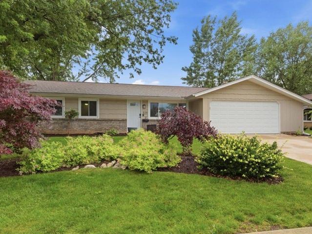 128 Patricia Dr, Schaumburg, IL 60193