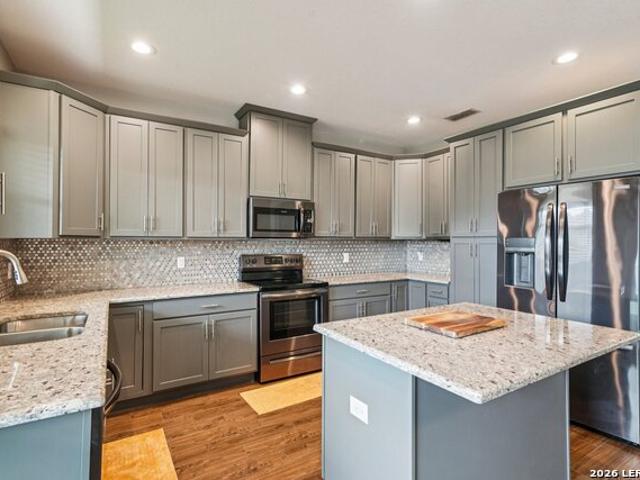 128 Parkcrest