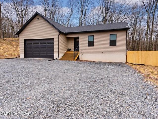 128 Pitch Pine Dr, Milford, PA 18337