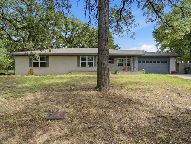 128 Redbird Ln N, Azle, TX 76020