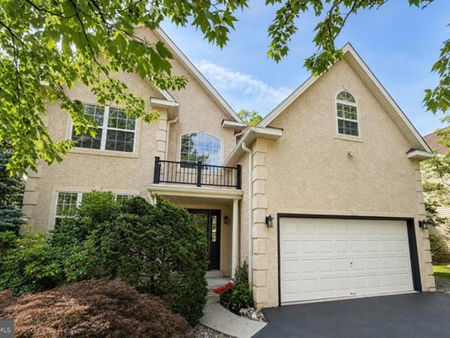 128 Riverwoods Dr, New Hope, PA 18938