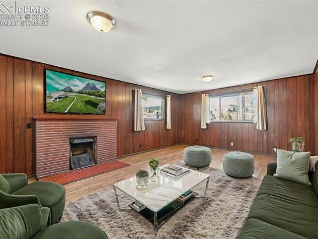 128 W Eaton Avenue