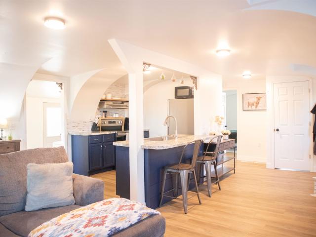 128 W Estey Street