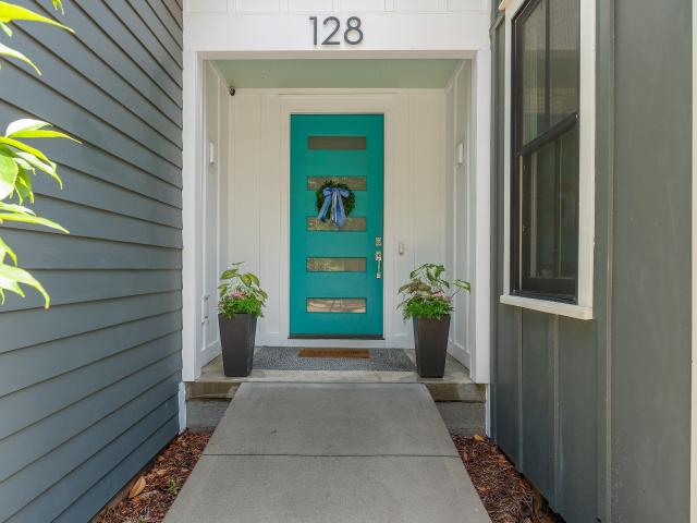128 W Mountainview Avenue