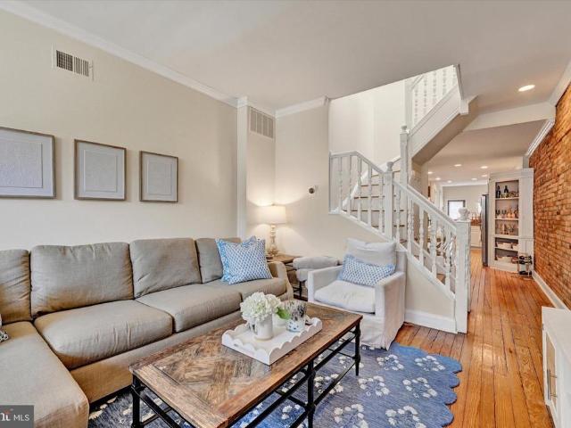 128 W Ostend Street