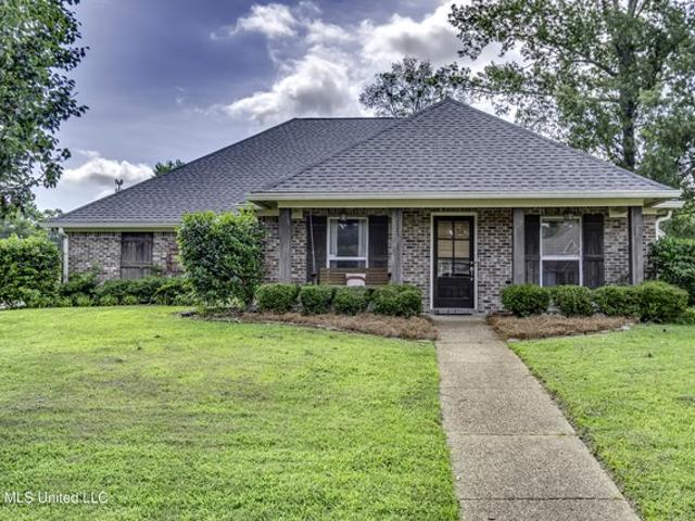 128 W Pinebrook Dr, Brandon, MS 39047