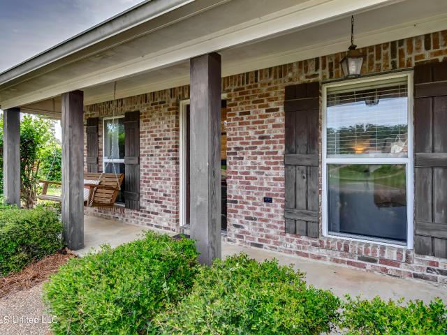 128 W Pinebrook Drive