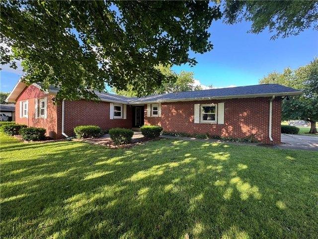 128 Woodlawn Dr, Chrisman, IL 61924