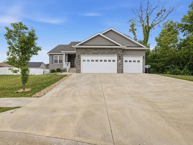 128 Woods Edge Blvd E, Greencastle, IN 46135