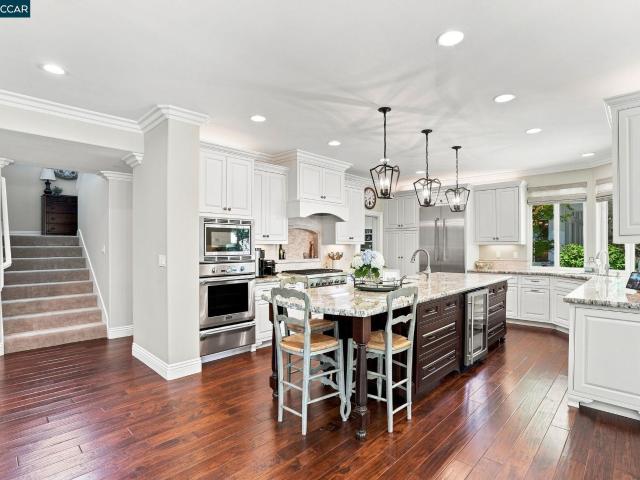 128 Warwick Ct