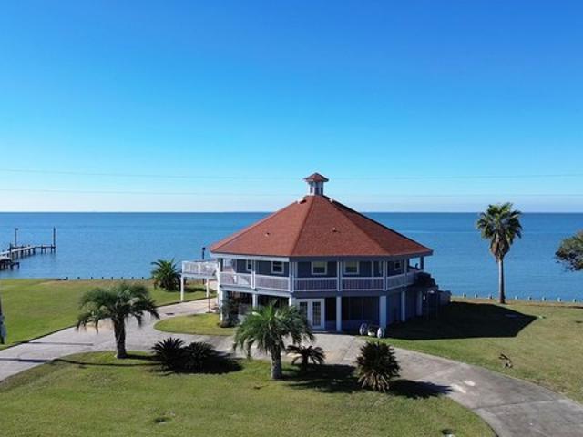 128 White Heron Dr, Anahuac, TX 77514