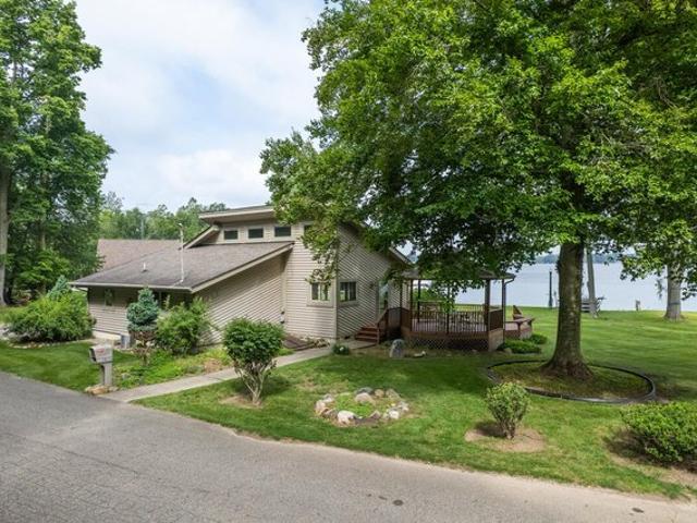 128 Wilmin Rd, Quincy, MI 49082