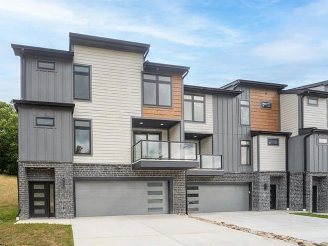 128 Tivoli Garden Dr, Morgantown, WV 26508