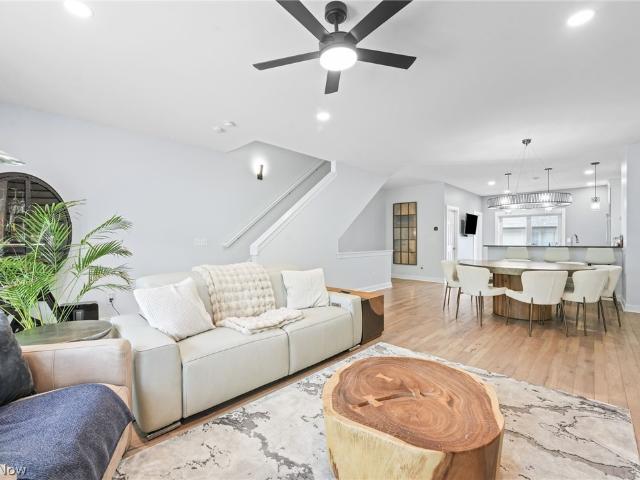 128 Vine Street 16A